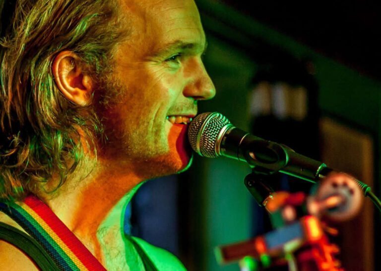 How we wrote 'JCB' by Nizlopi's Luke Concannon - Songwriting Magazine